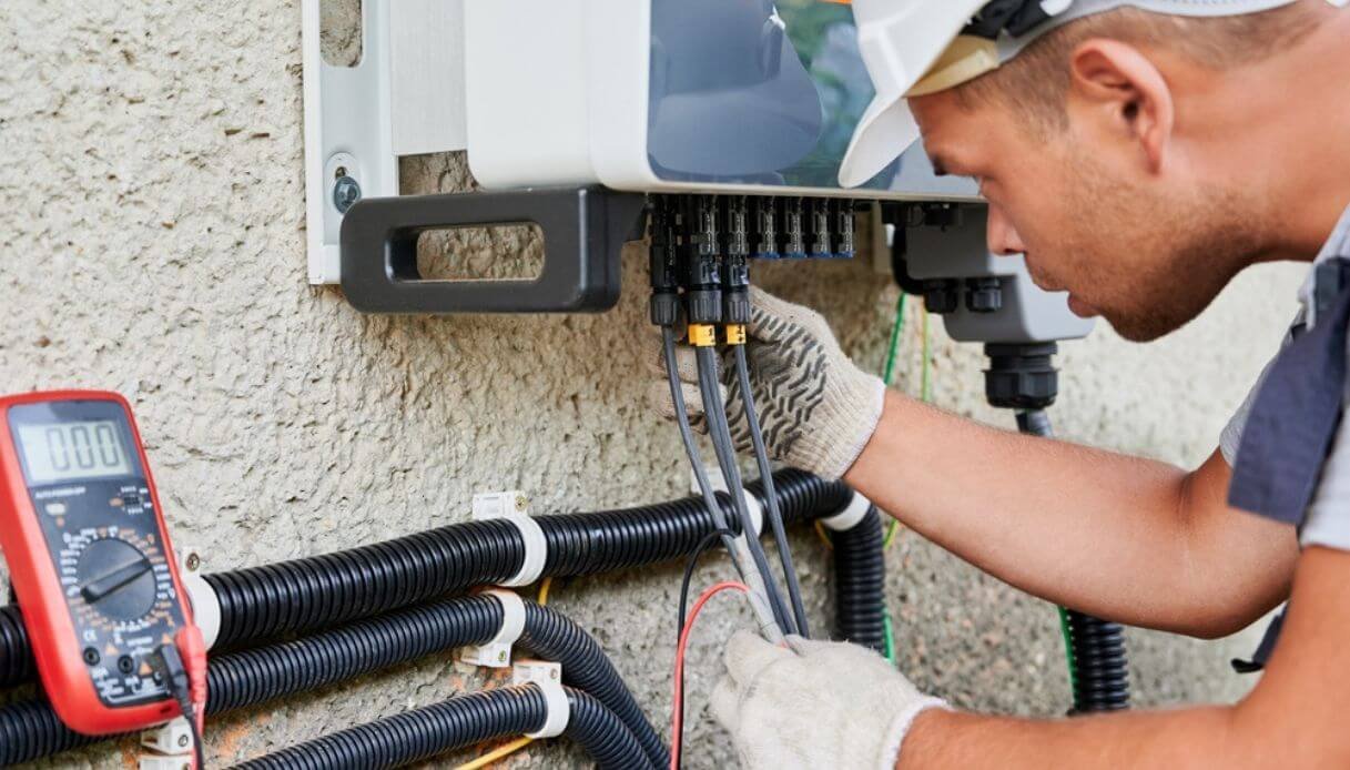 Everything You Need to Know About Solar Inverters (Ultimate Guide 2024)